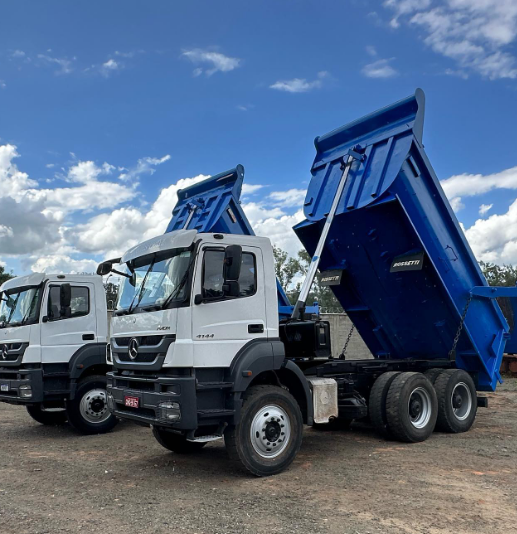Caminhão Mercedes Benz , modelo Axor 4144 6X4 - Minnera - Equipamentos