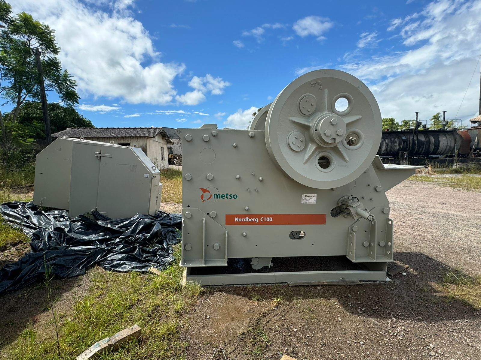 Britador metso C100 - Minnera - Equipamentos