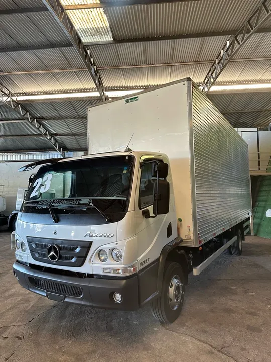 Caminhão Mercedes-Benz, Accelo 1017 CE - Minnera - Equipamentos